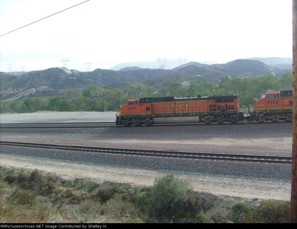 BNSF 5234 leading the train